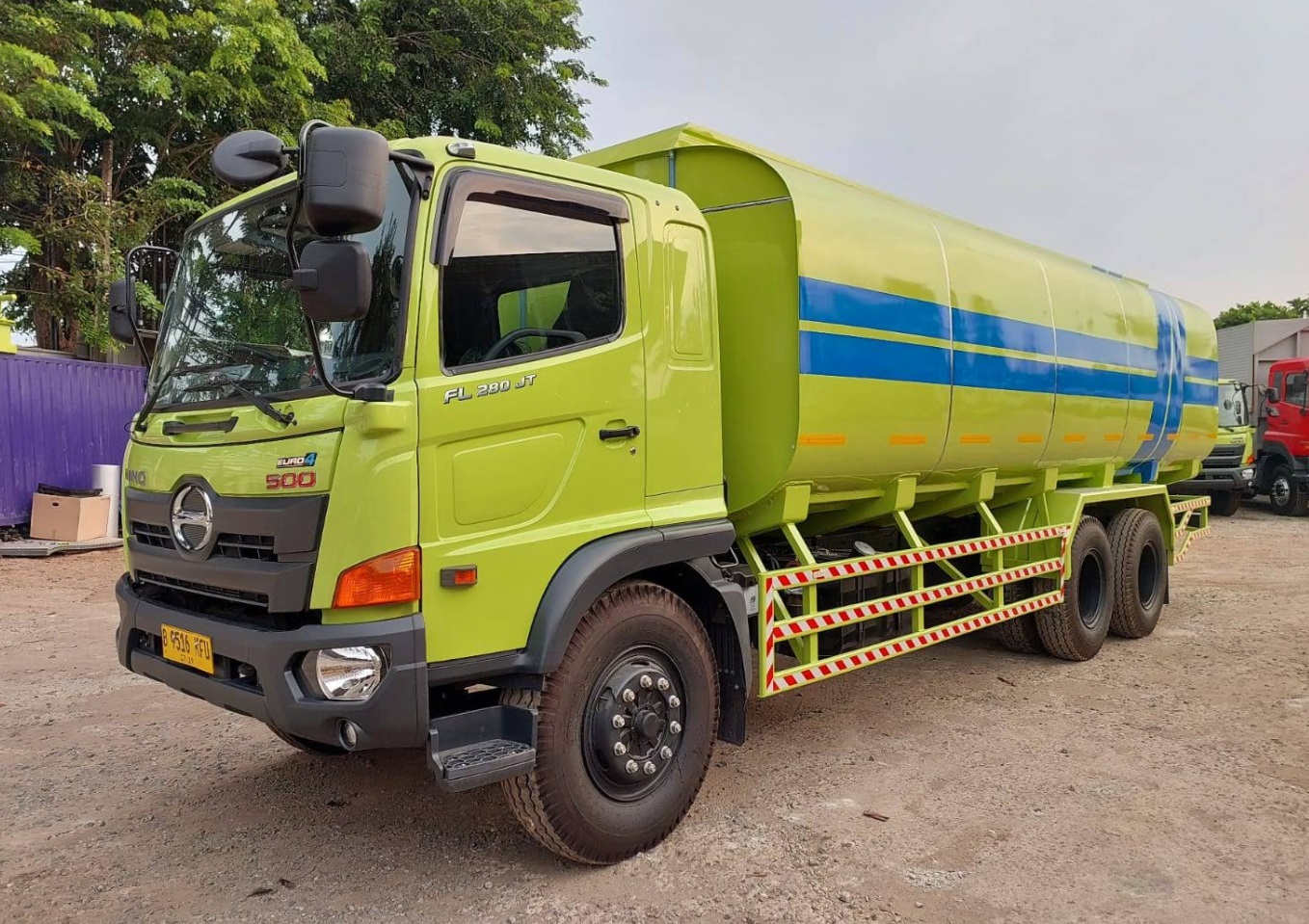 Karoseri Truk Tangki (Air, BBM, CPO, Kimia, Solar, Minyak) Bekasi